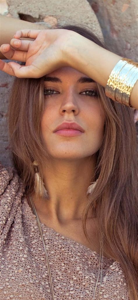 Clara Alonso Wallpaper