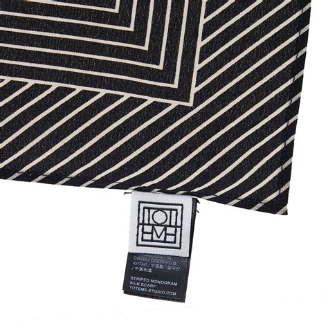 Toteme토템 토템 스트라이프 모노그램 실크 스카프 221854800 200 Sivillage 에스아이빌리지
