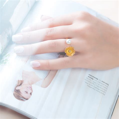 انگشتر گل گلوریا و مروارید گالری طلا النا