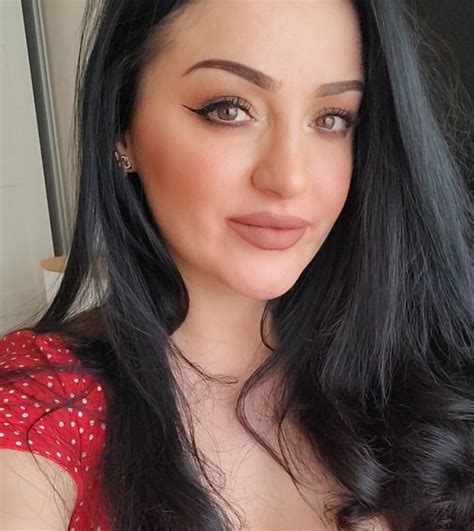 Isabelle Lee Cam Model Free Live Sex Show And Chat Stripchat