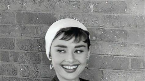 Audrey Hepburn Atzin Cosmos