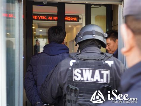 ФОТО “Алтайн хүдэр” ийн гүйцэтгэх захирал Х Бат Эрдэнээс тайлбар мэдүүлэг авахаар Эрүүгийн