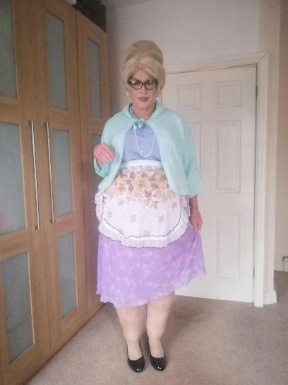 Bouffant Housewife By Crinolinekate On Deviantart