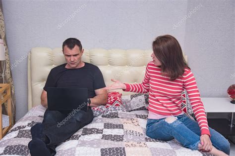 Conflicto Familiar Retrato De Marido Y Mujer Durante Dificultades Familiares Y Problemas De