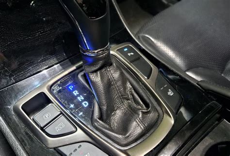 신호대기 중에 자동차 중립기어 N으로 바꿔 말어