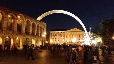 무료 이미지 자연스러운 경계표 건축물 밤 아치 조명 건물 관광 명소 시티 하늘 마을 광장 관광 여행 4128x2322 Frademart