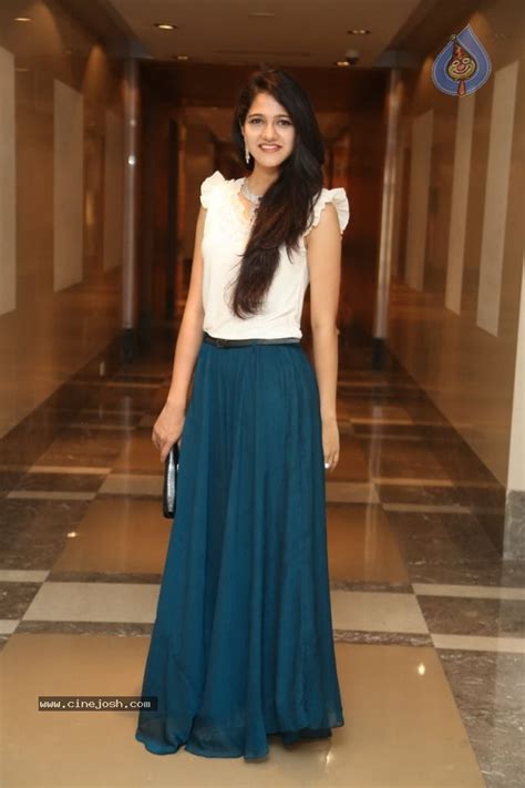 Simran Chowdhary New Stills Photo 72 Of 98