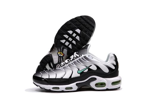Найк Аїр Макс Плюс ТН Чоловічі кросівки чорні весна з білим Nike Air ...