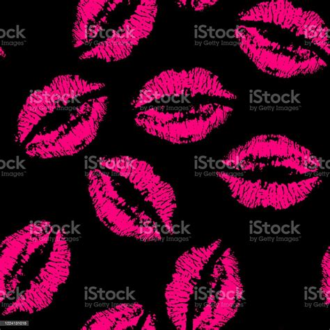 검은 배경에 밝은 핑크 립스틱 키스 인쇄와 원활한 패턴 섬유 배경 옷 웹 사이트 및 벽지에 대한 벡터 디자인 패션 일러스트 원활한 패턴입니다 대추 열대 과일에 대한 스톡