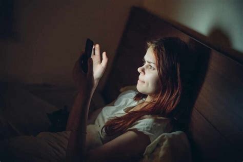 Why You Should Avoid Using Your Phone Before Bed Urbaki Mind