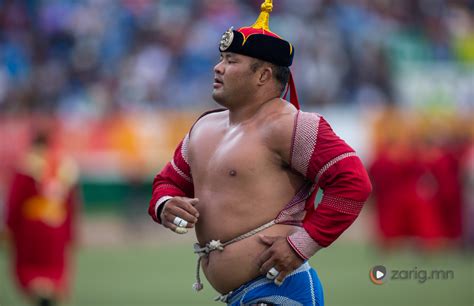 Улсын арслан М Бадарчийн цолыг нь хурааж барилдах эрхийг нь дөрвөн жилээр хасах шийдвэр гаргалаа