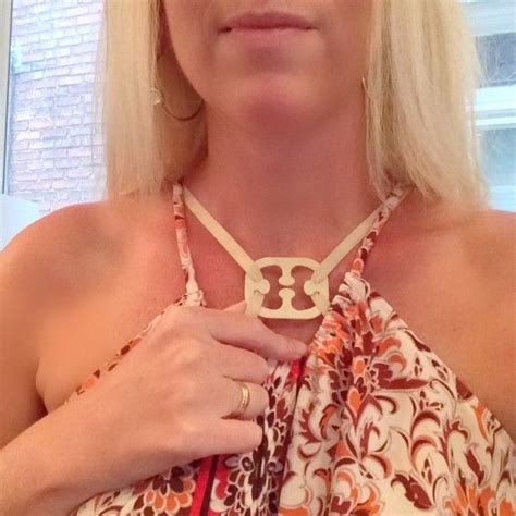 Quick Tip How To Hide Bra Straps Home Stories A To Z Bra Hacks Hide Bra Straps Bra Straps