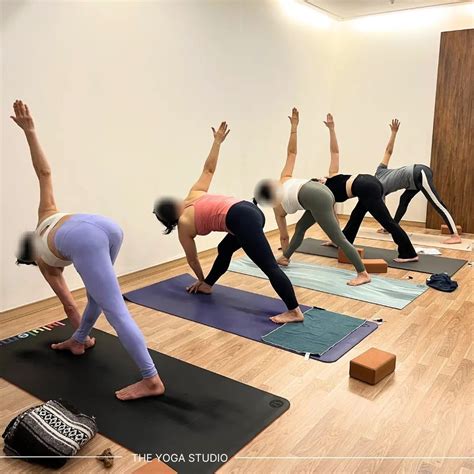 더핫요가스튜디오 요가수업 무더위도 우리의 요가 열정을 막을 순 없죠 😉 반포자이 더핫요가에서는