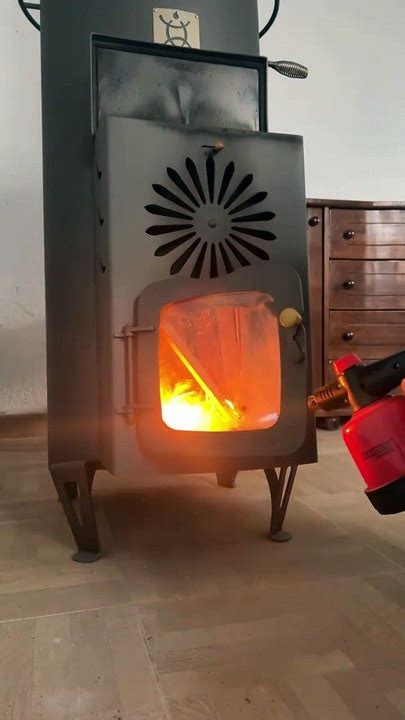 Палене на Ракетна печка Топлина като от Ядрата на Земята Димът като от Цигара Бездимни