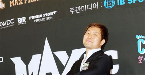 [스포츠경향 포토][맥스fc 04] 포즈 취하는 맥스fc 이용복 대표