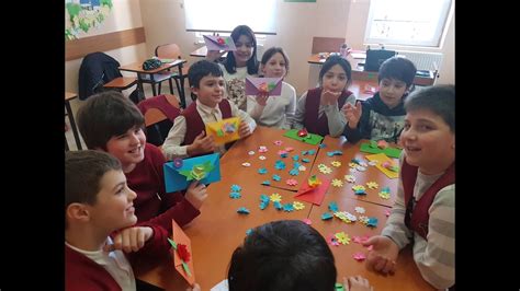 მე 4 ა კლასი სკოლა პოლიგლოტში დედის დღესთან დაკავშირებით მოსწავლეებმა ხელოვნების მასწავლებელ