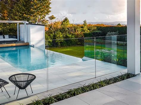 جان پناه چیست؟ خدمات طراحی، اجرا، ساخت و نصب انواع جان پناه شرکت آماوره