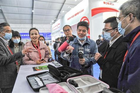 浙江金华：长三角国际体育休闲博览会启幕 人民图片网