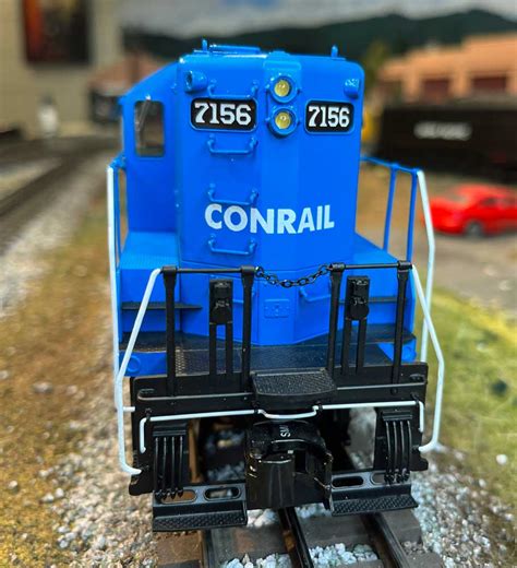 Checking Out The 3rd Rail Gp9 Locomotive Trains