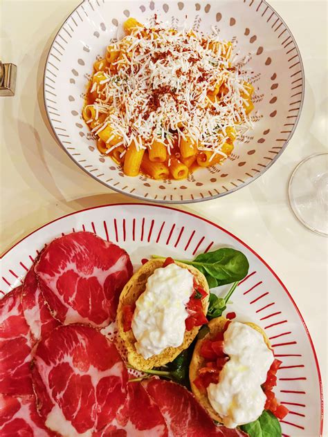 Le Putrelle Aly Eats Food