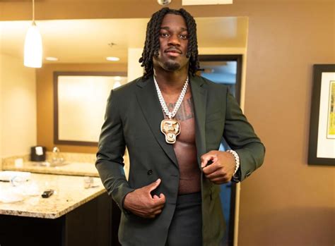 Nfl Draft Suits Lets Prospects Flash Their Style On Red Carpet