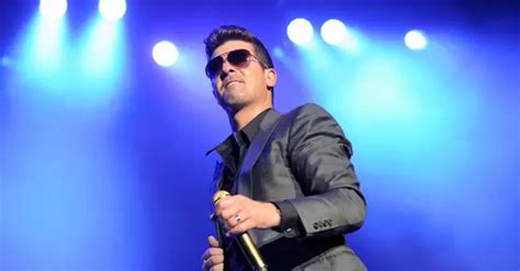 Emily Ratajkowski Hasnt Heard From Robin Thicke Since She Claimed He