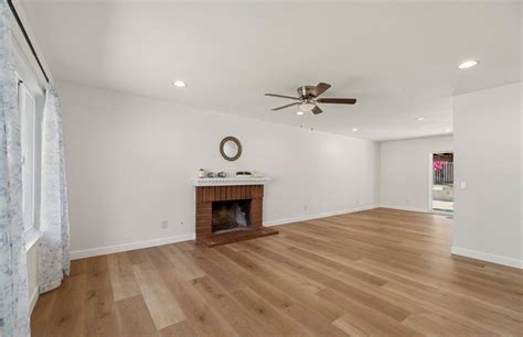 2119 S Phoenix