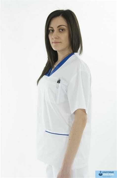 Uniforme Medicale â€“ Bluza Medicala Cu Maneca Scurta Si Guler In Achior Model Bicolor