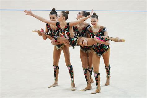 Россиянки выиграли золото ЧМ по художественной гимнастике в многоборье Гимнастика Спорт