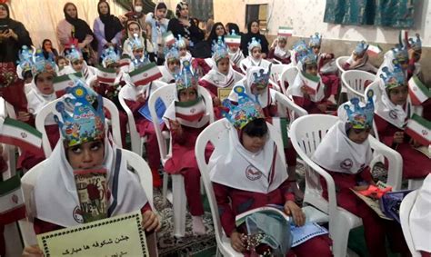 جشن شکوفه‌ها با حضور ۲ هزار و ۵۰۰ دانش آموز کلاس اولی در شهرستان گناوه