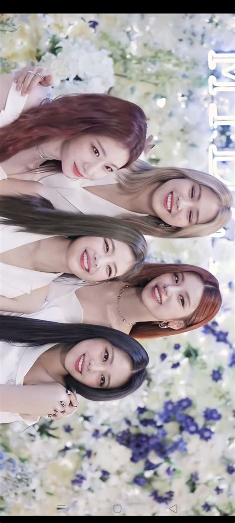 Pin By A C M On Itzy Itzy Korean Actors Wallpaper