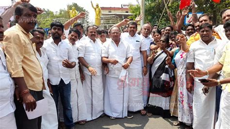 Politician Protest தஞ்சையில் அ தி மு க வினர் ஆர்ப்பாட்டம்