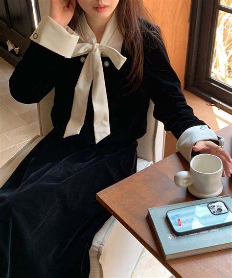 자켓 스커트 상하의 세트 리본타이 페이크 레이어드 블랙 벨벳 더블버튼 일자 숏 자켓 And 하이웨스트 주름 플레어 A라인 롱 스커트 투피스 겨울 셋업 세미정장 수트 깔끔한