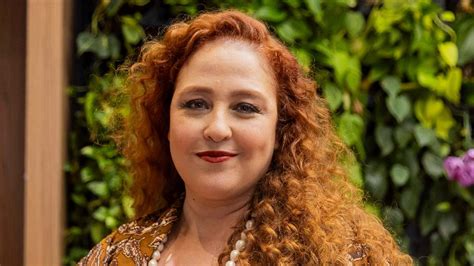 Mania De Você Nova Personagem Inesperada Surge Para Comprar Resort