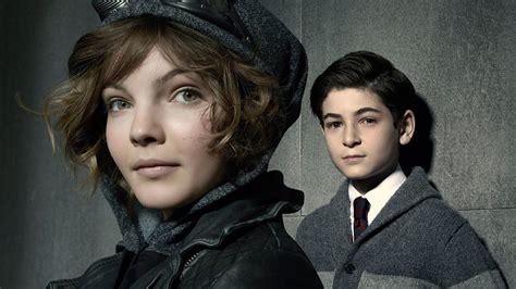 Gotham Stars Camren Bicondova And David Mazouz On Playing The Young Selina Kyle And Bruce Wayne