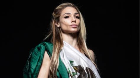 Aaa Sexy Star Sin Mascara