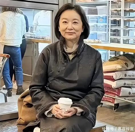 70岁林青霞vs73岁朱琳！近照曝光，两岸美人的差距真不是一星半点 360娱乐，你开心就好