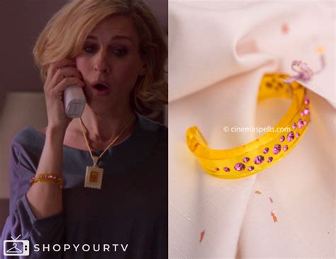 Sex And The City Season 5 Episode 4 Carries Yellow Bangle Bracelet