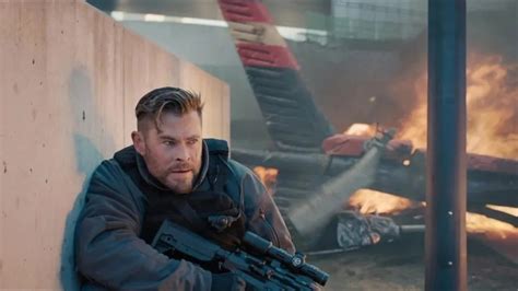 Why Fans Think Chris Hemsworths Call Of Duty Movie Trailer Is Real