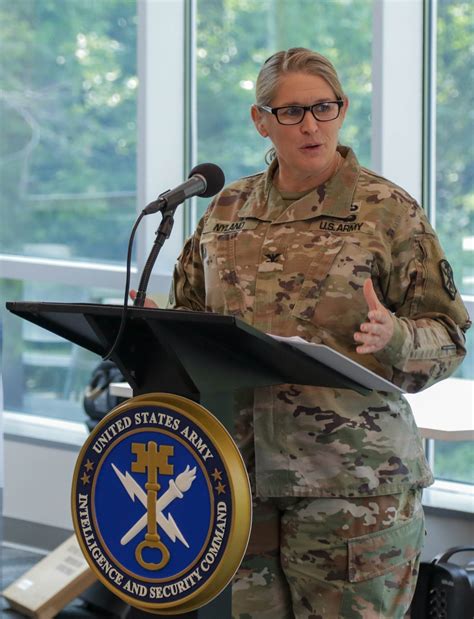 Inscom Hhc Receives New Leadership Article The United States Army