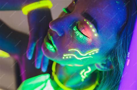 Premium Photo Beautiful Girl With Lsd On Tongue In Nightclub With