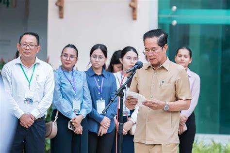 លោកជំទាវបណ្ឌិត ពេជ ចន្ទមុន្នី ហ៊ុនម៉ាណែត