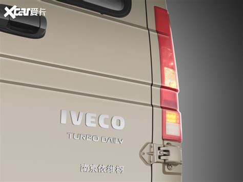 【2023款依维柯得意 2 5t A35m1客车短轴中顶单胎侧拉门5 9座 细节外观 4 23张图片】 汽车图片大全 爱卡汽车