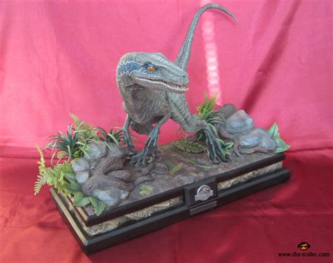 Jurassic World Fallen Kingdom Blue Statue 16