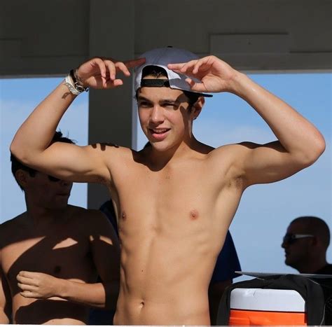 Cute Twink Showing His Pits Scrolller