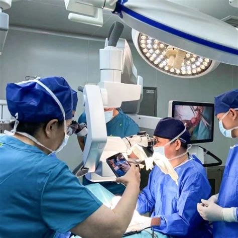 波兰daniel Maliszewski医学博士，著名手术机器人公司副总裁matt Lamey及国内多家医院专业人士来访