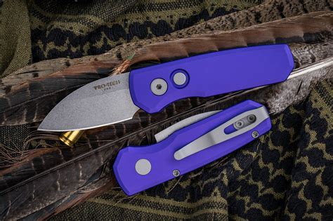 Protech Runt 5 Automatic Knife Purple 19 Magnacut Wharncliffe R5301