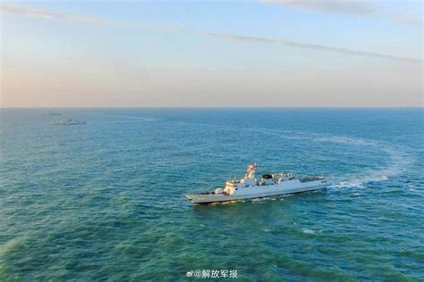 海军多艘舰艇海上练兵 中国军网