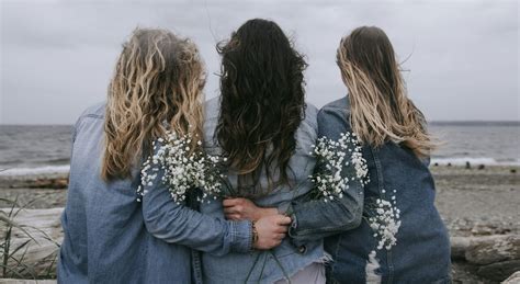 Festa della donna 2024 le frasi di auguri e le canzoni più belle da