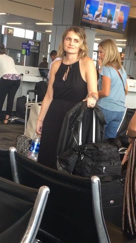 Foto De Braless At The Austin Airport